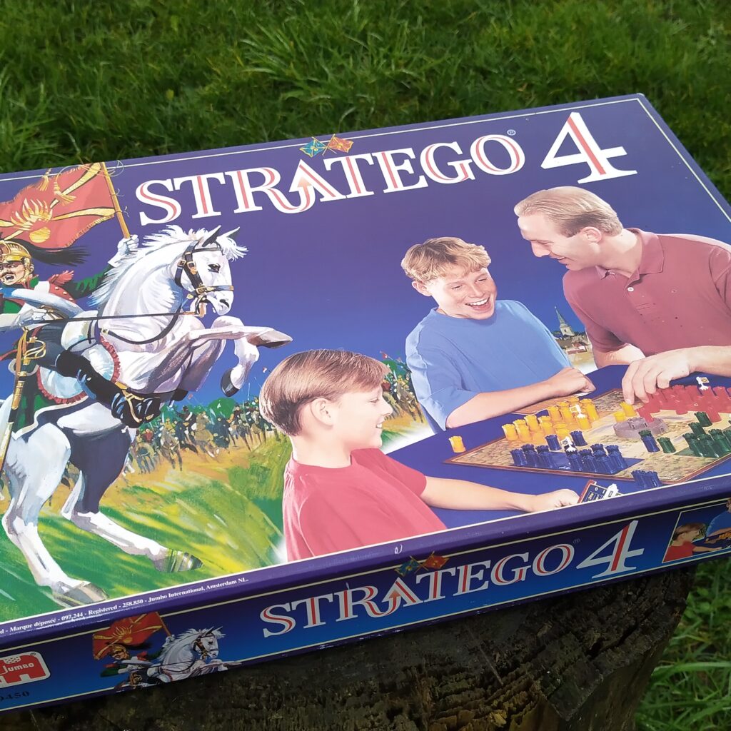Stratego spil 4 personer. • Møllers smukkelamper.dk - Danmarks mindste lampefabrik!