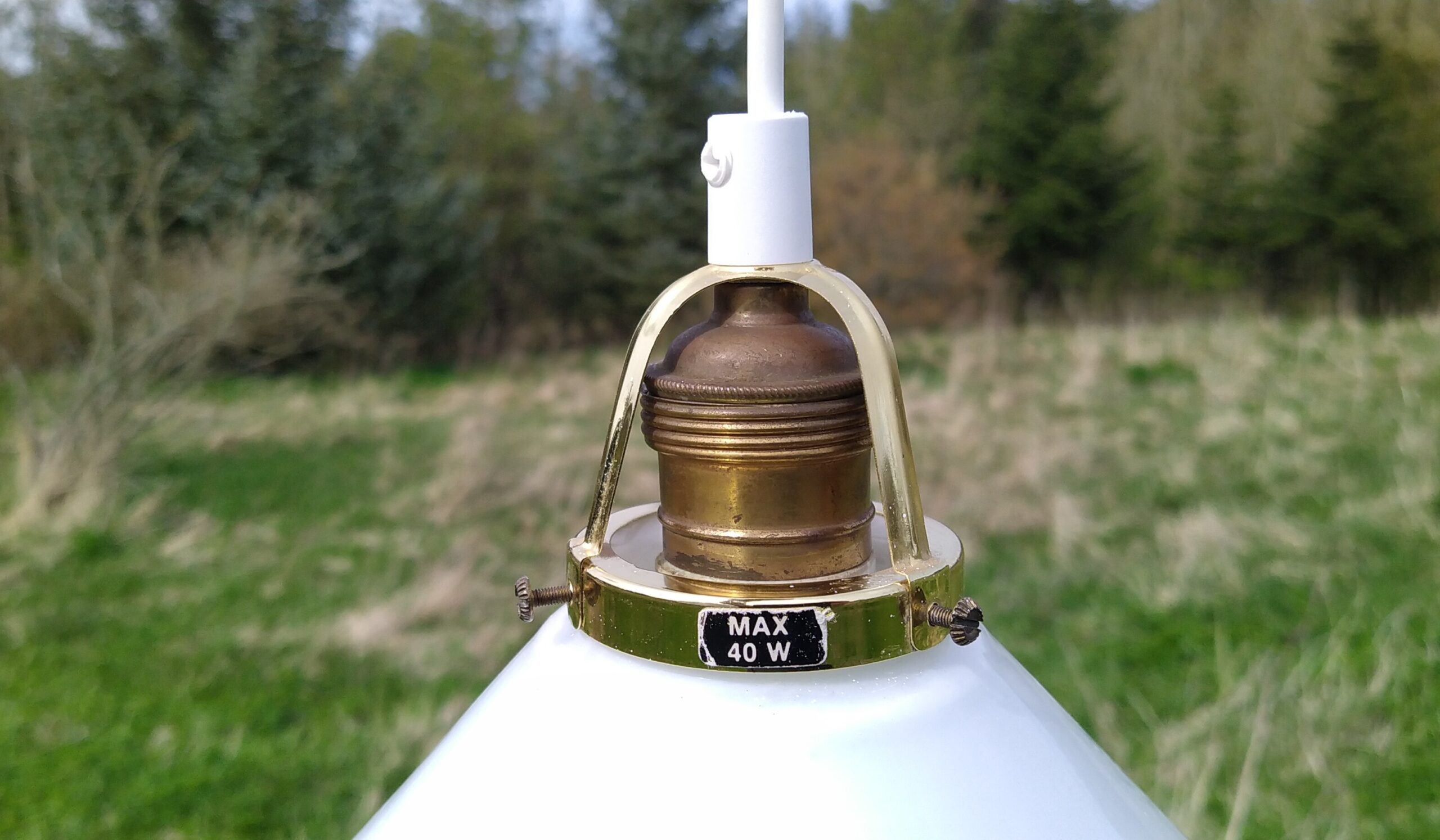 Smuk skomagerpendel i opalglas med messing fatning og ophæng og ny ledning m.m. 25 cm • Møllers ...