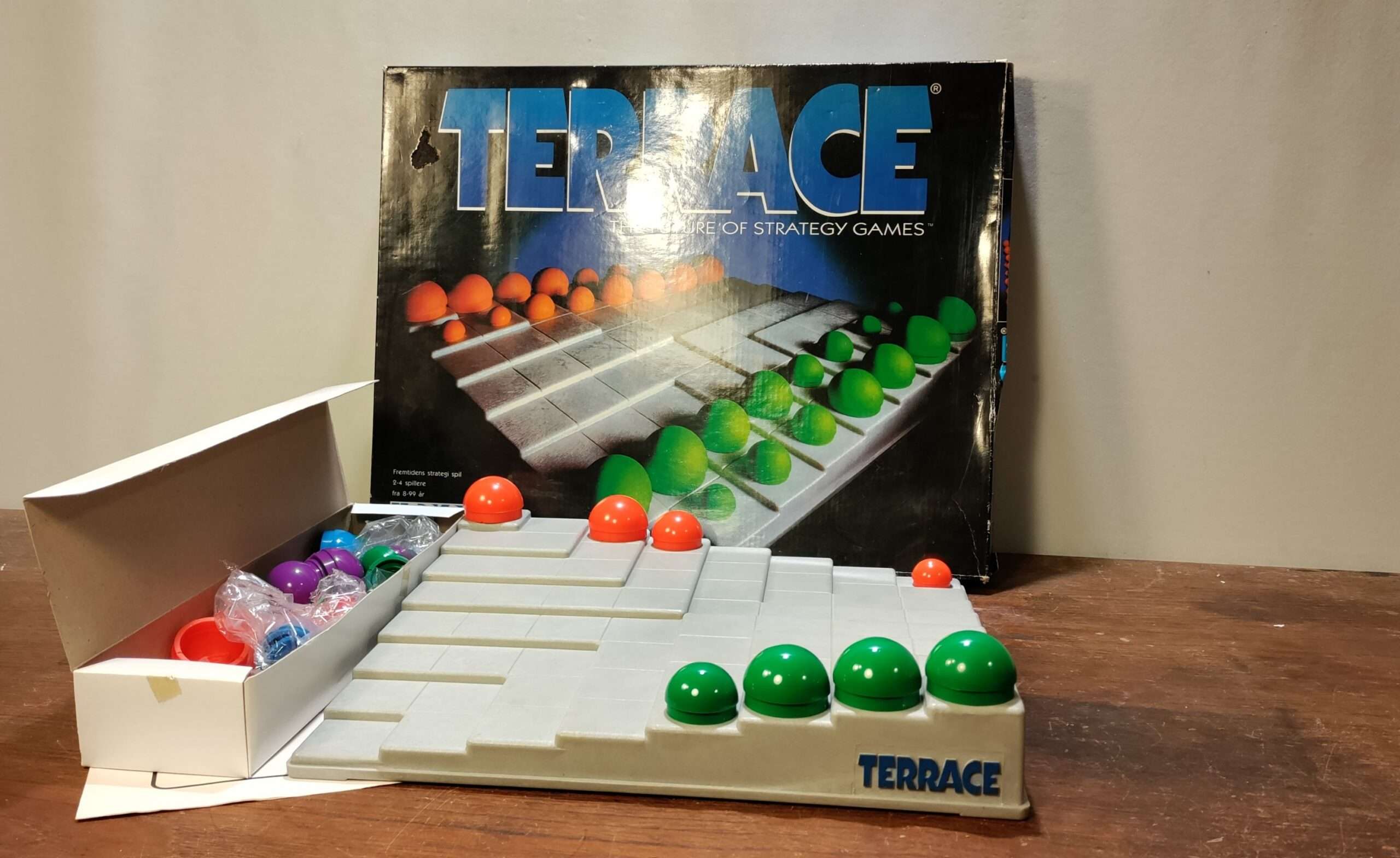 Terrace strategi spil fra 1993 i flot stand. • Møllers smukkelamper.dk ...