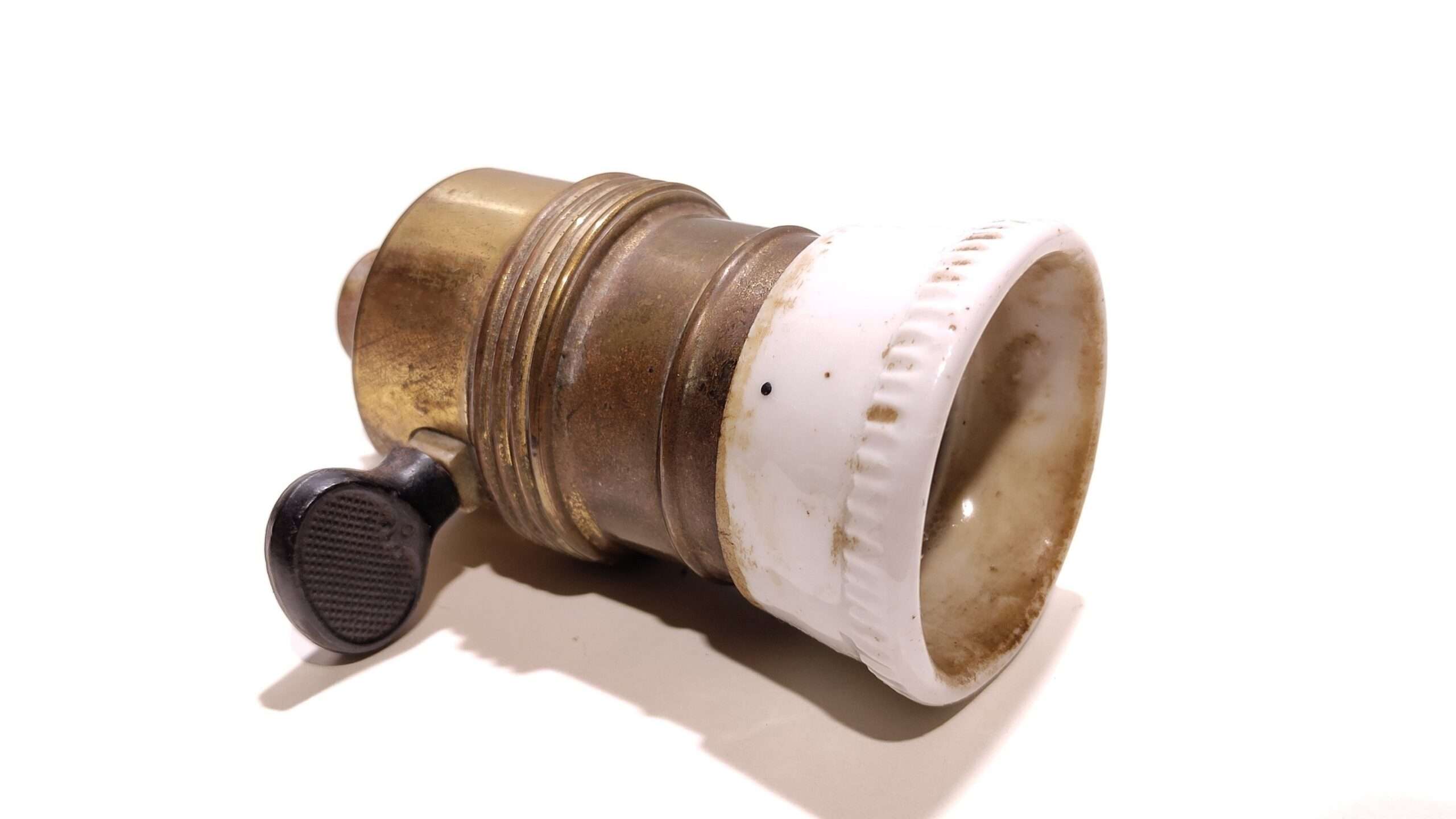 Antik messing og porcelæn E27 fatning med dreje afbryder • Møllers ...