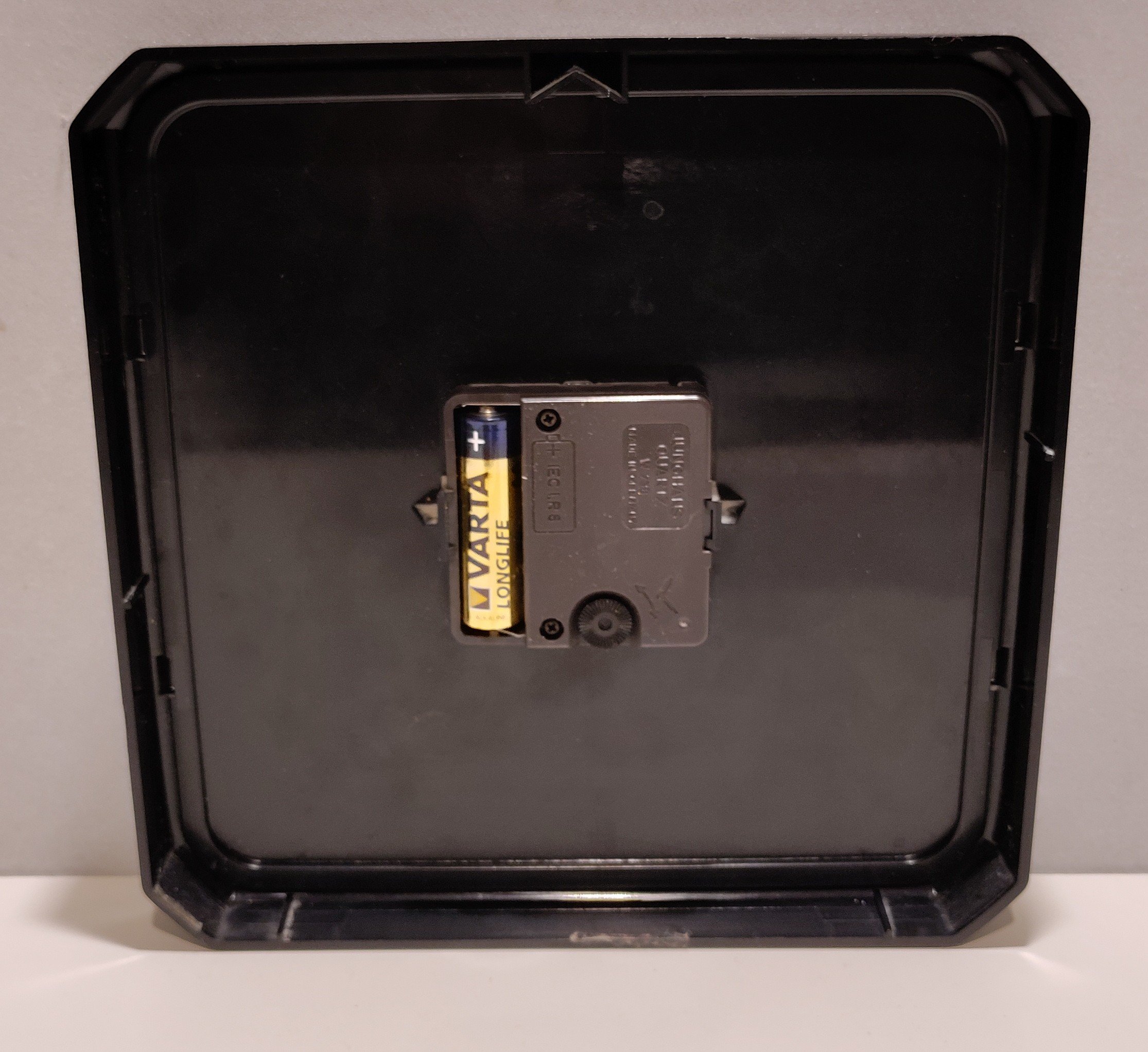 Klassisk Junghans Quartz køkkenur. 1980. W738. 20x20 cm. Læs mere ...