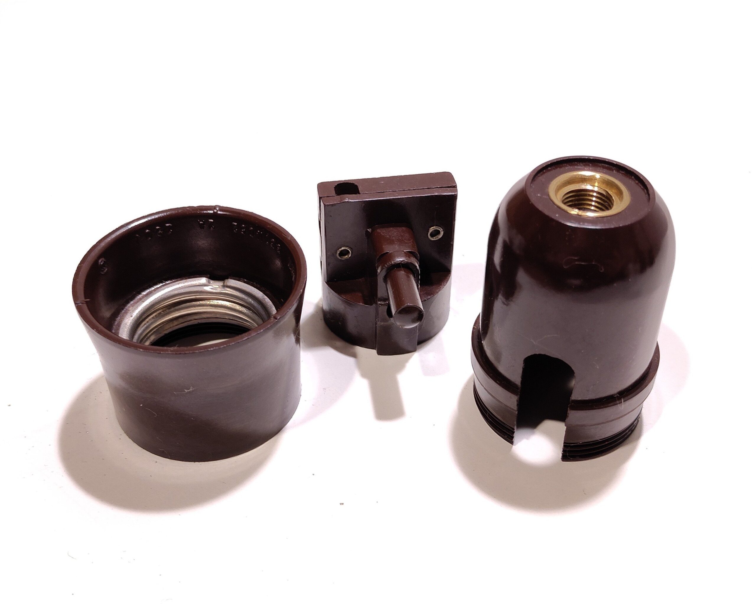 Antik E27 fatning med tryk afbryder. Brun bakelit. Læs mere. • Møllers ...