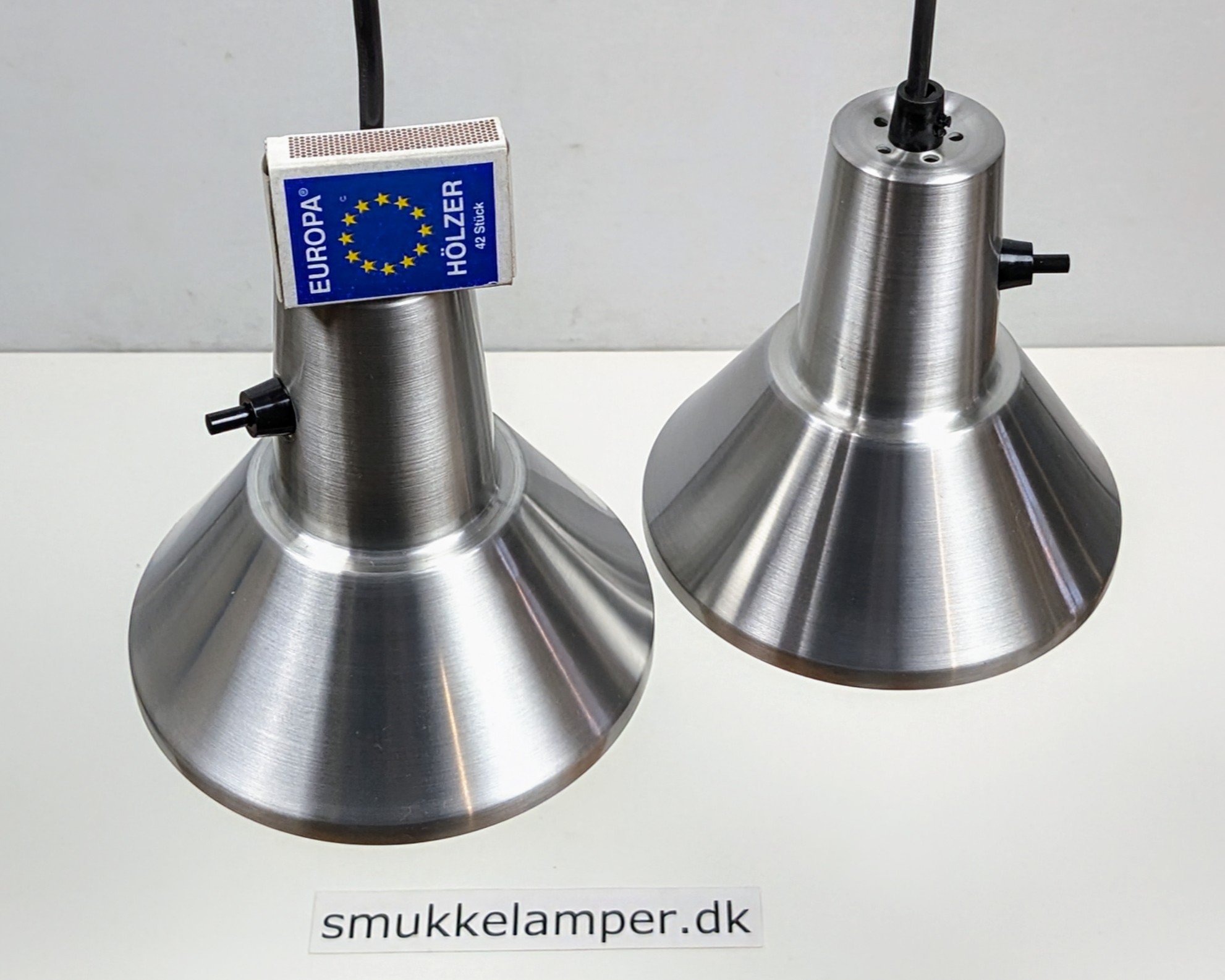 Sæt med 2 håndsamlede vintage alu lamper fra 1960. Nyt el m.m. Perfekt ...