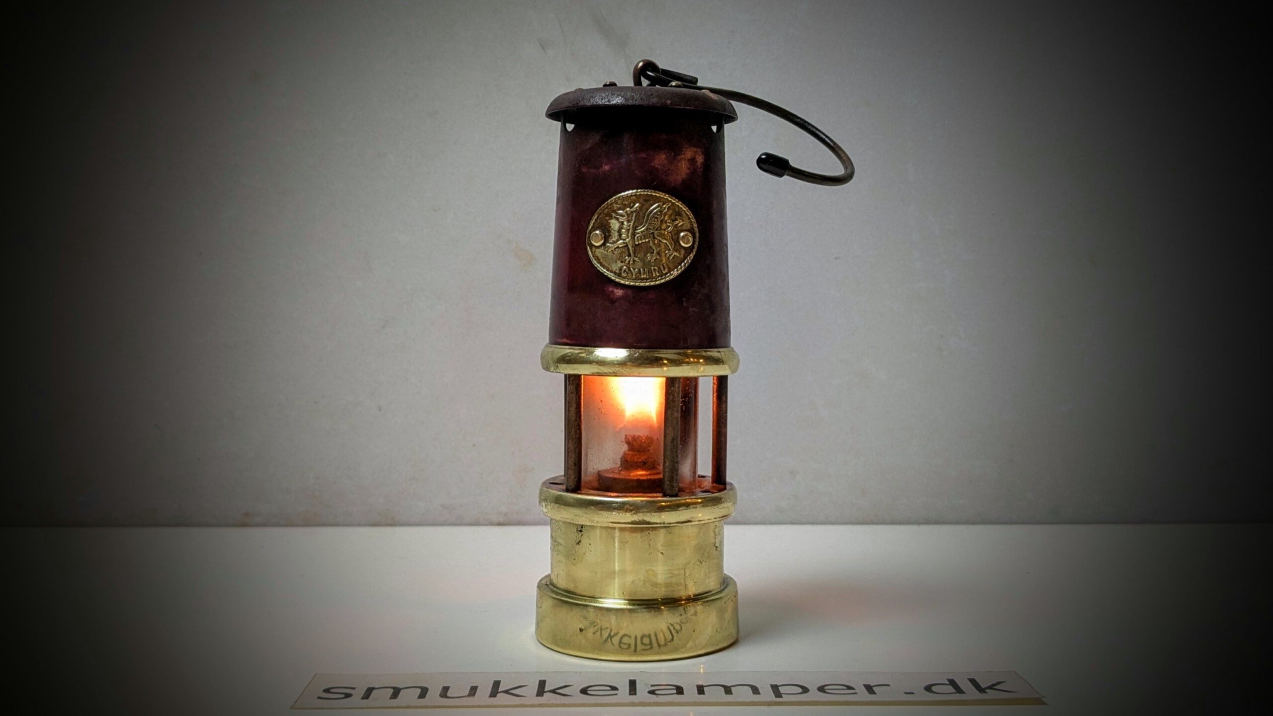 Original Antik minelampe. Cymru petroleums lampe. Virker. 18 cm høj ...