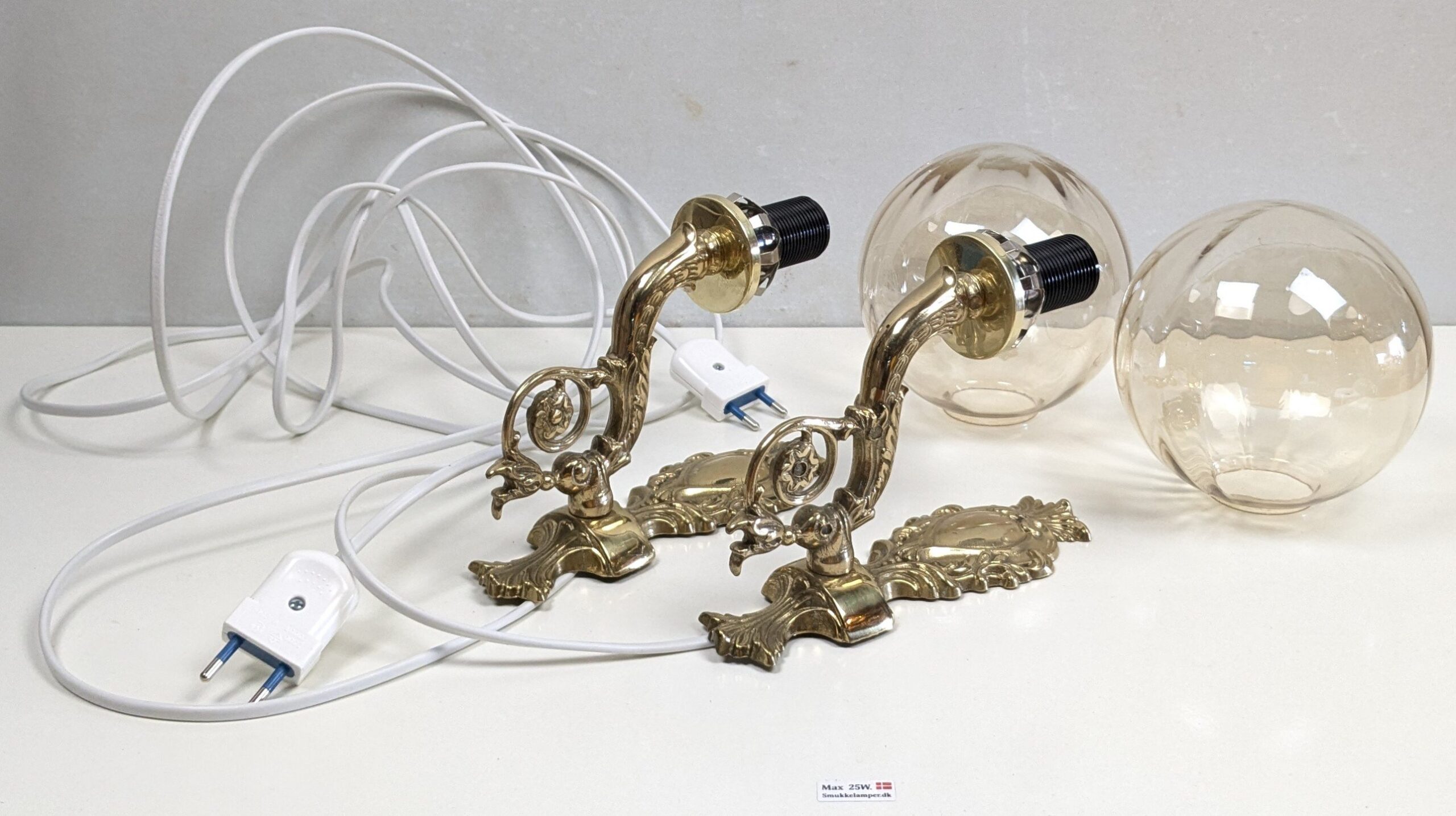 Håndsamlede danske unika sofa / entre lamper. Messing, glas. Nyt el ...