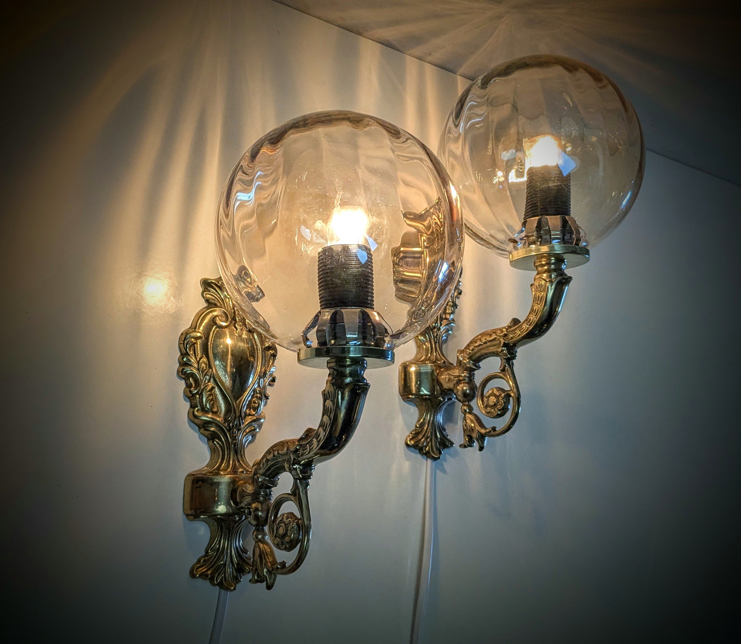 Håndsamlede danske unika sofa / entre lamper. Messing, glas. Nyt el ...