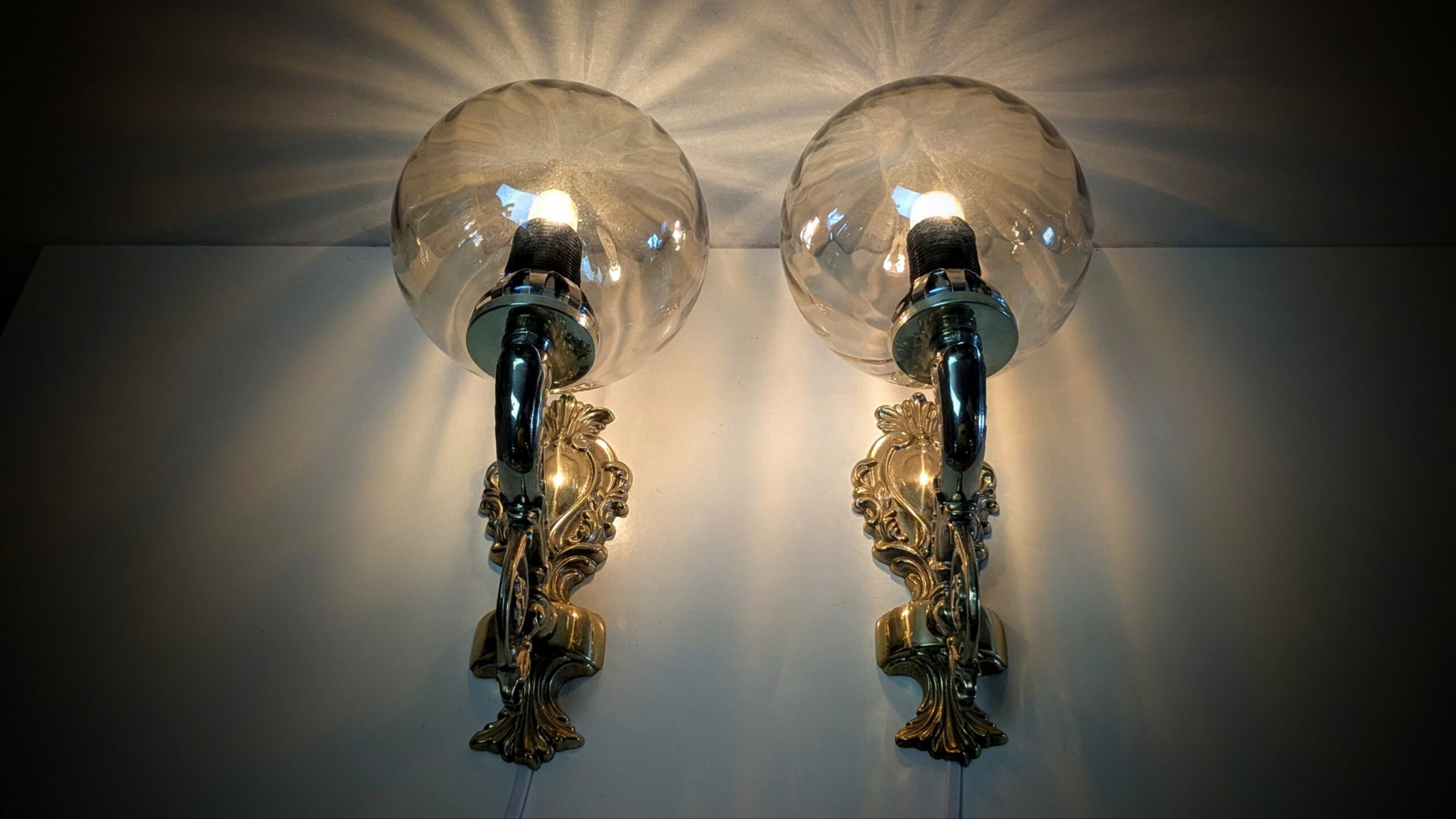 Håndsamlede danske unika sofa / entre lamper. Messing, glas. Nyt el ...